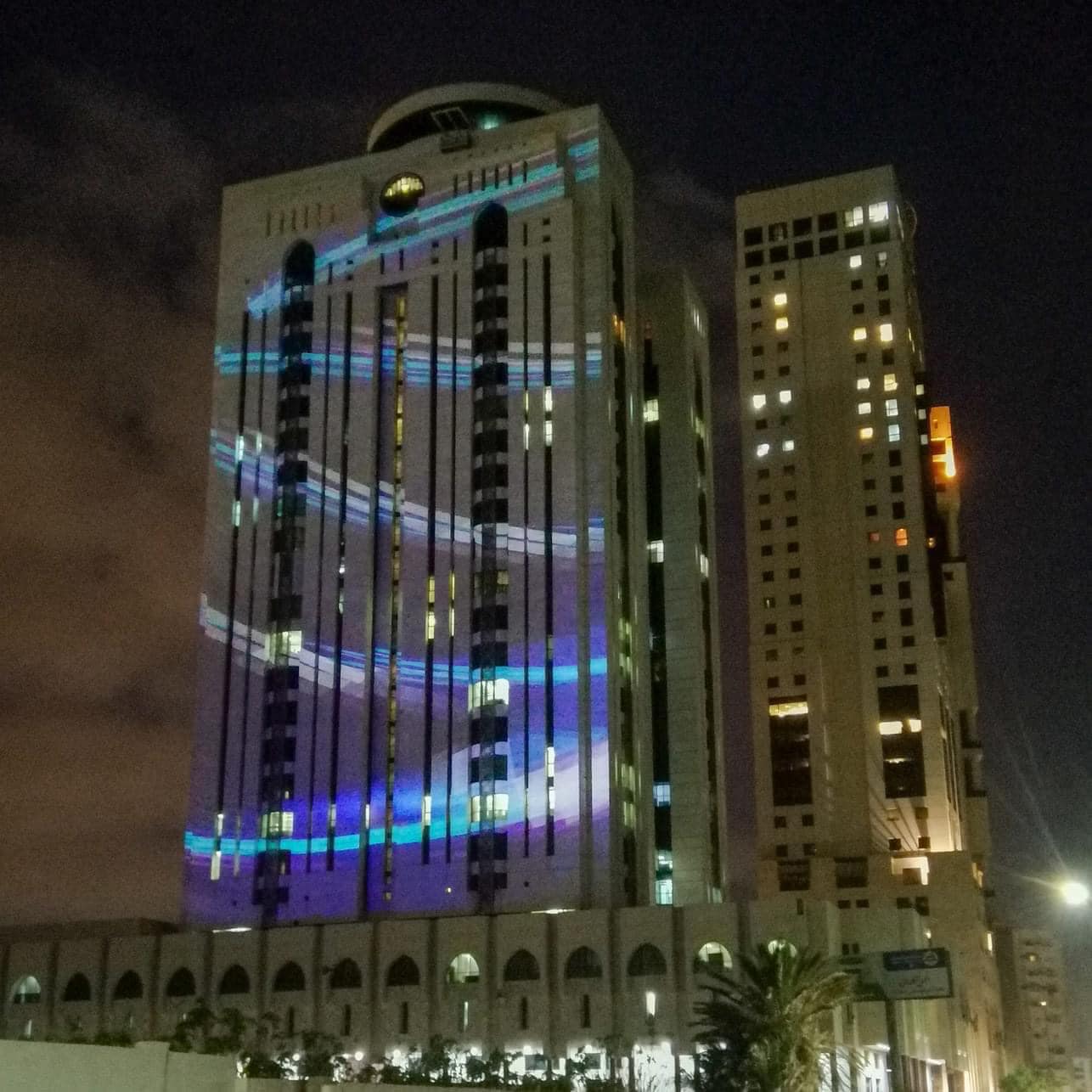 برج طرابلس | شركة الاتحاد العربي للمقاولات | تزين برج طرابلس بألوان علم الأستقلال إحتفالا ...